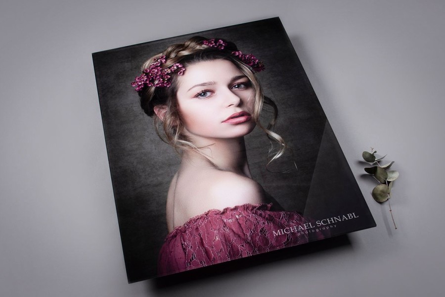 Filled Walls and Wallets: How Wall Decor is your Conveyance to Success